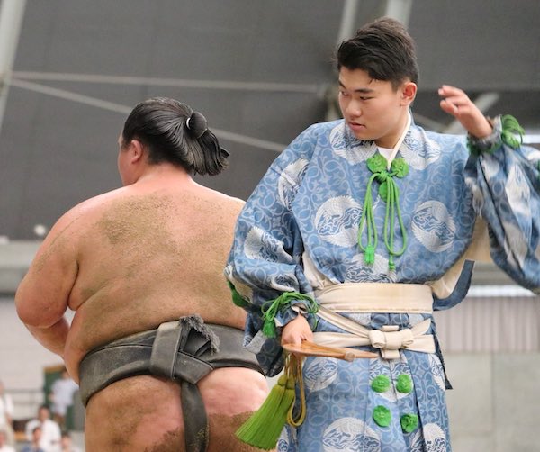 gyoji-sakuranosuke-surprised | Tachiai (立合い)